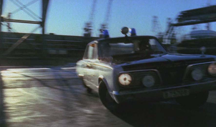 IMCDb.org: 1966 Plymouth Valiant Polis in "Thriller - en grym film, 1974"