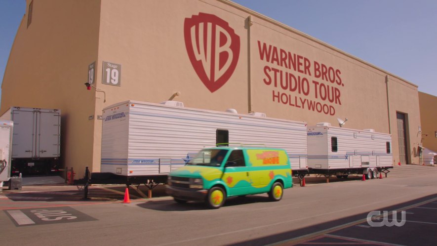 IMCDb.org: 1995 Chevrolet Astro 'Mystery Machine' in "Scooby-Doo, Where ...