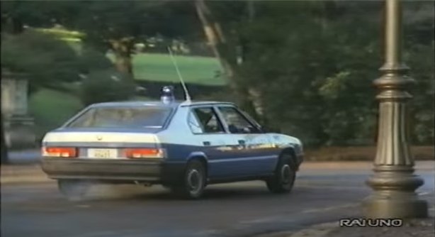 IMCDb.org: 1986 Alfa Romeo 33 1a serie [905] in "A tutte le volanti, 1991"