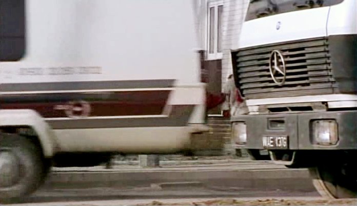 IMCDb.org: 1983 Ford Econoline Shuttle Bus [E-350] in "Maszyna zmian ...