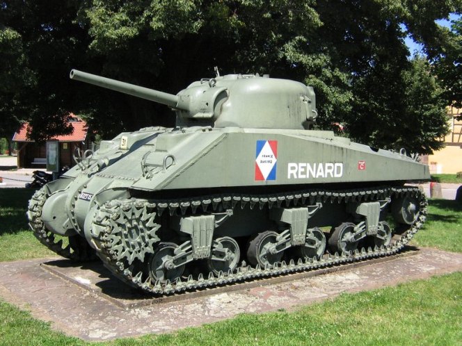 IMCDb.org: Chrysler M4 A4 'Sherman' in "Les fanatiques, 1957"