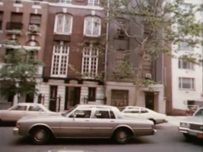IMCDb.org: 1981 Chevrolet Impala in "Рейс 222 (Flight 222), 1985"