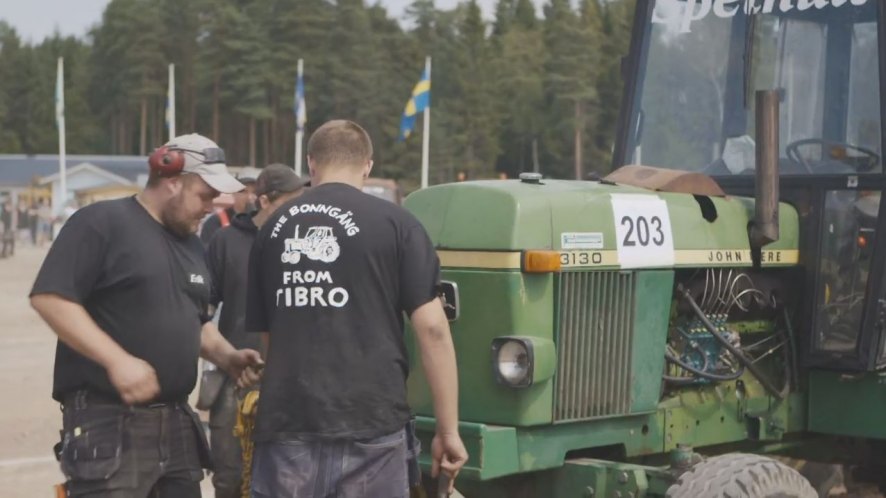IMCDb.org: 1976 John Deere 3130 in "Bönder, kärlek och trimmade ...