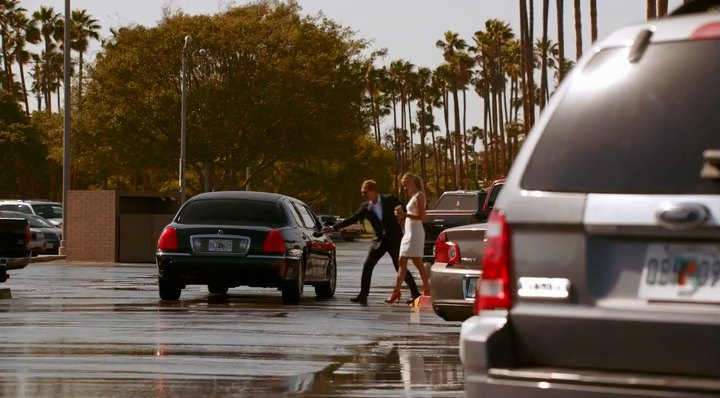 IMCDb.org: 2003 Lincoln Town Car Stretched Limousine in "Dexter, 2006-2013"