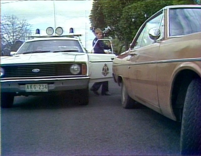 IMCDb.org: 1970 Chrysler Valiant Hardtop [VG] in "Cop Shop, 1977-1984"