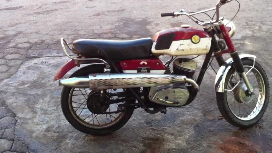 IMCDb.org: Moto Islo GT 200 in "Los campeones justicieros, 1971"