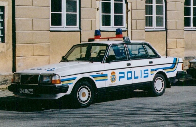 IMCDb.org: 1987 Volvo 240 Polis [244] in "Anna Holt - Polis, 1996-1999"