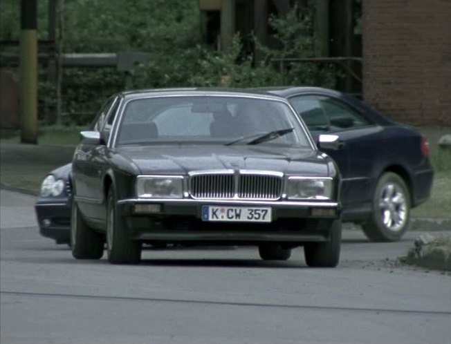 IMCDb.org: 1990 Jaguar Sovereign [XJ40] in "Alarm für Cobra 11 - Die ...