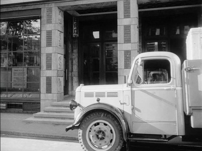 IMCDb.org: 1946 Bedford M-Type in "Byens bad, 1952"
