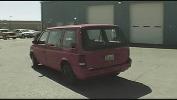 IMCDb.org: 1994 Dodge Caravan [AS] in "Grave Mistake, 2008"