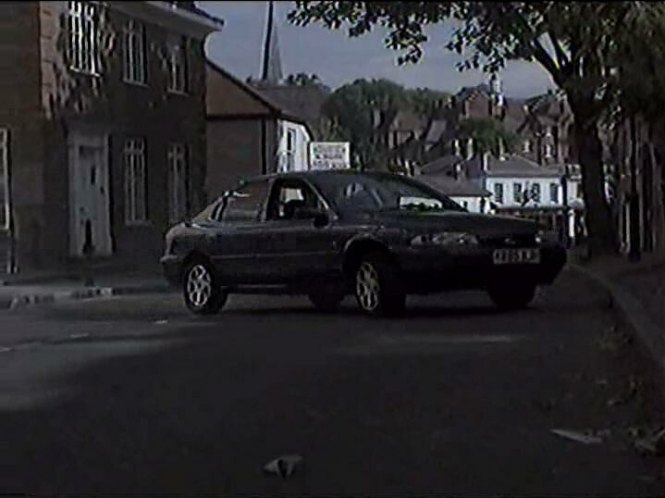 IMCDb.org: 1993 Ford Mondeo 2.0i 16V Si MkI [CDW27] in "Beyond Bedlam, 1994"