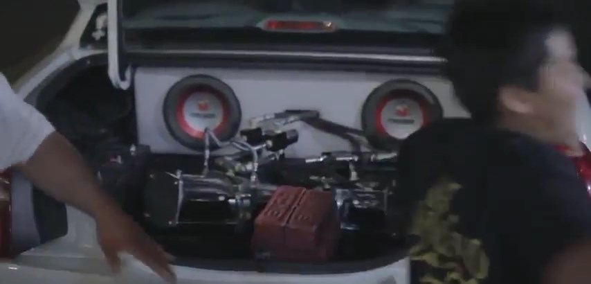 IMCDb.org: 2001 Lincoln Town Car Executive [BA4] in "Lowriders vs ...